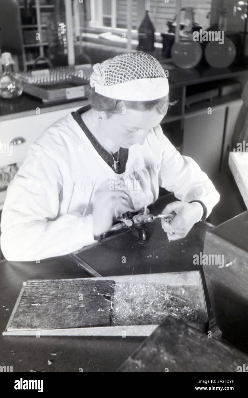 1930s laboratory hi-res stock photography and images - Alamy