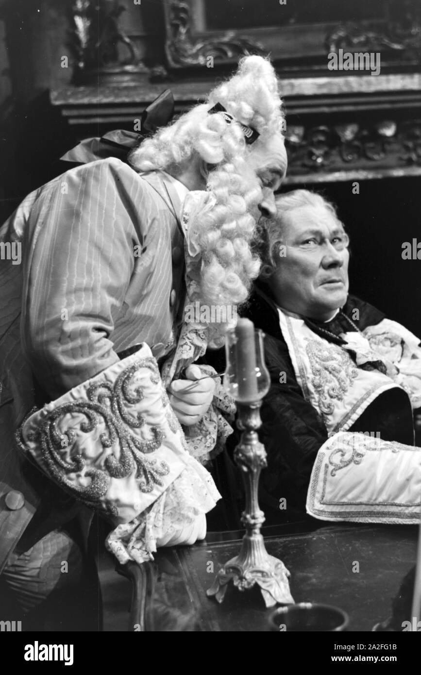 Die deutschen Schauspieler Paul Wegener als Präsident von Walter und ...