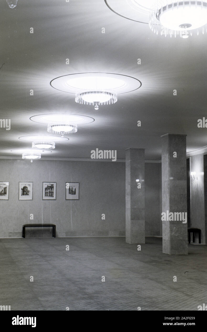 Das Foyer des Schiller-Theaters, das durch den Architekten Paul ...