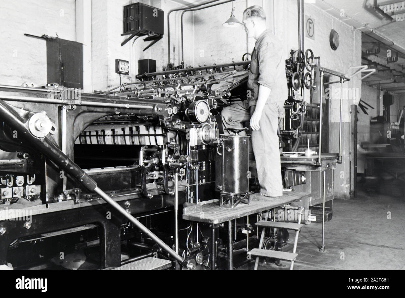 Newspaper printing press 1930s hi-res stock photography and images - Alamy
