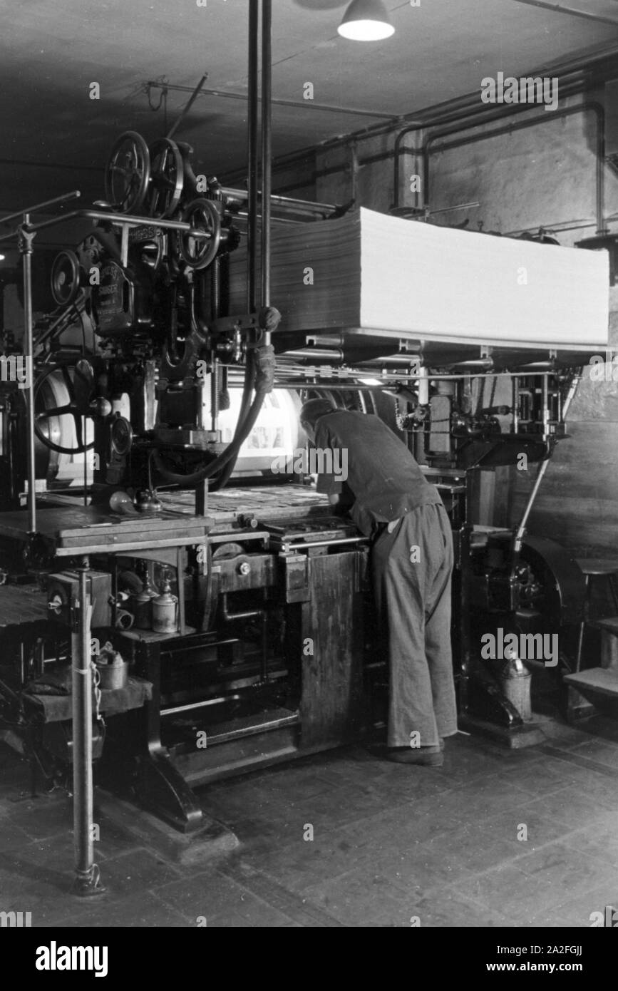Newspaper rotary printing machine Black and White Stock Photos & Images ...