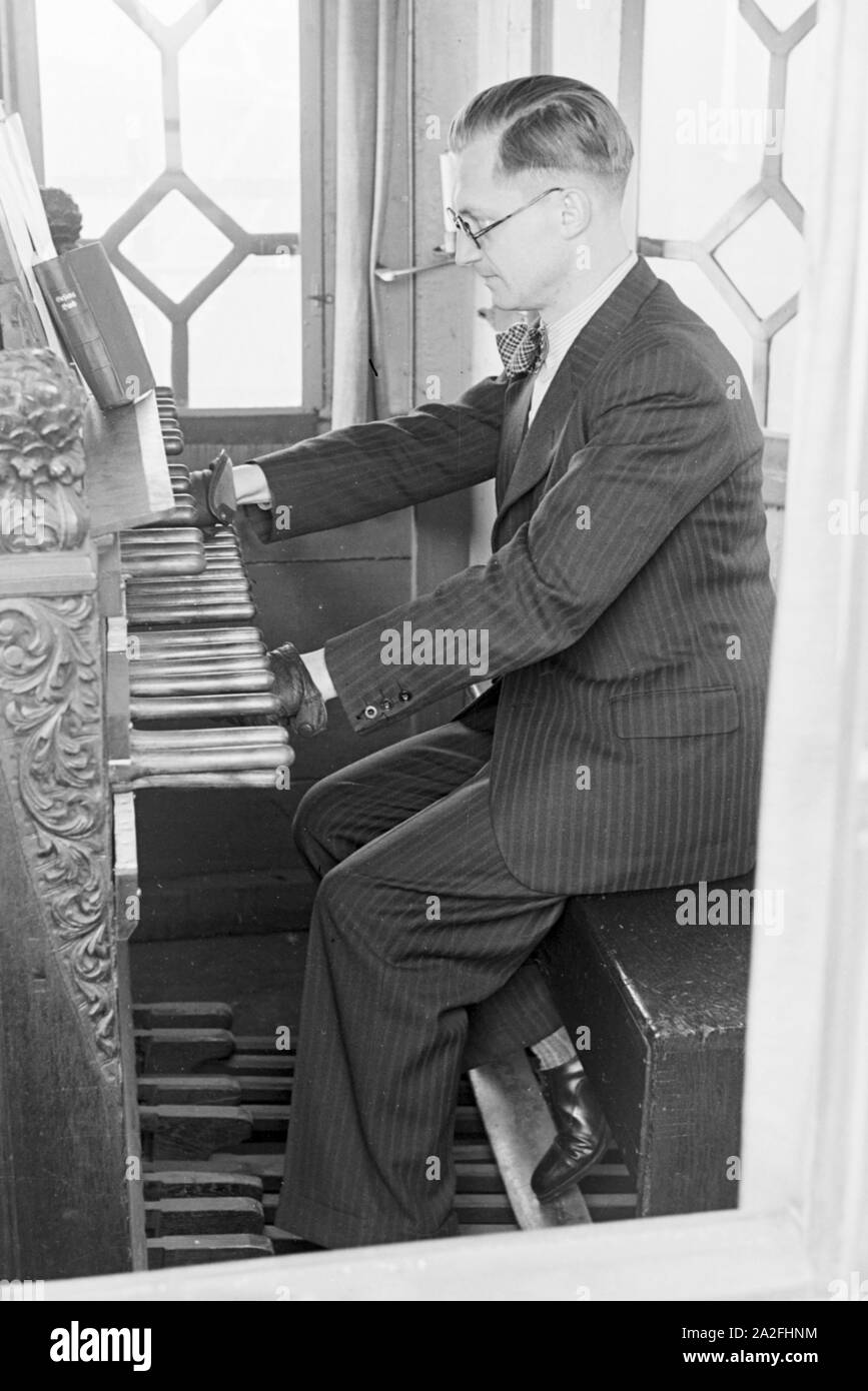Carillon keyboard hi-res stock photography and images - Alamy