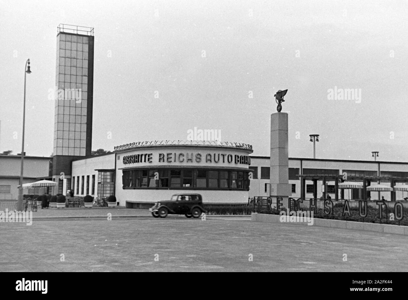 Eine reichsautobahngaststatte am rand der reichsautobahn hi-res stock ...