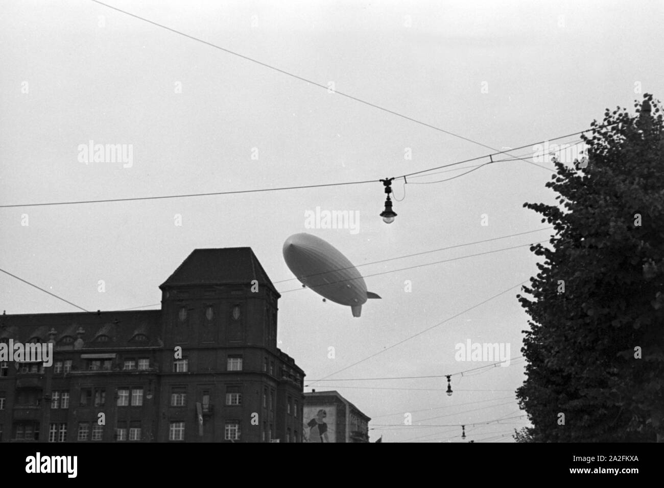 Zeppelin Airship Hindenburg Lz 129 Stock Photos & Zeppelin Airship ...