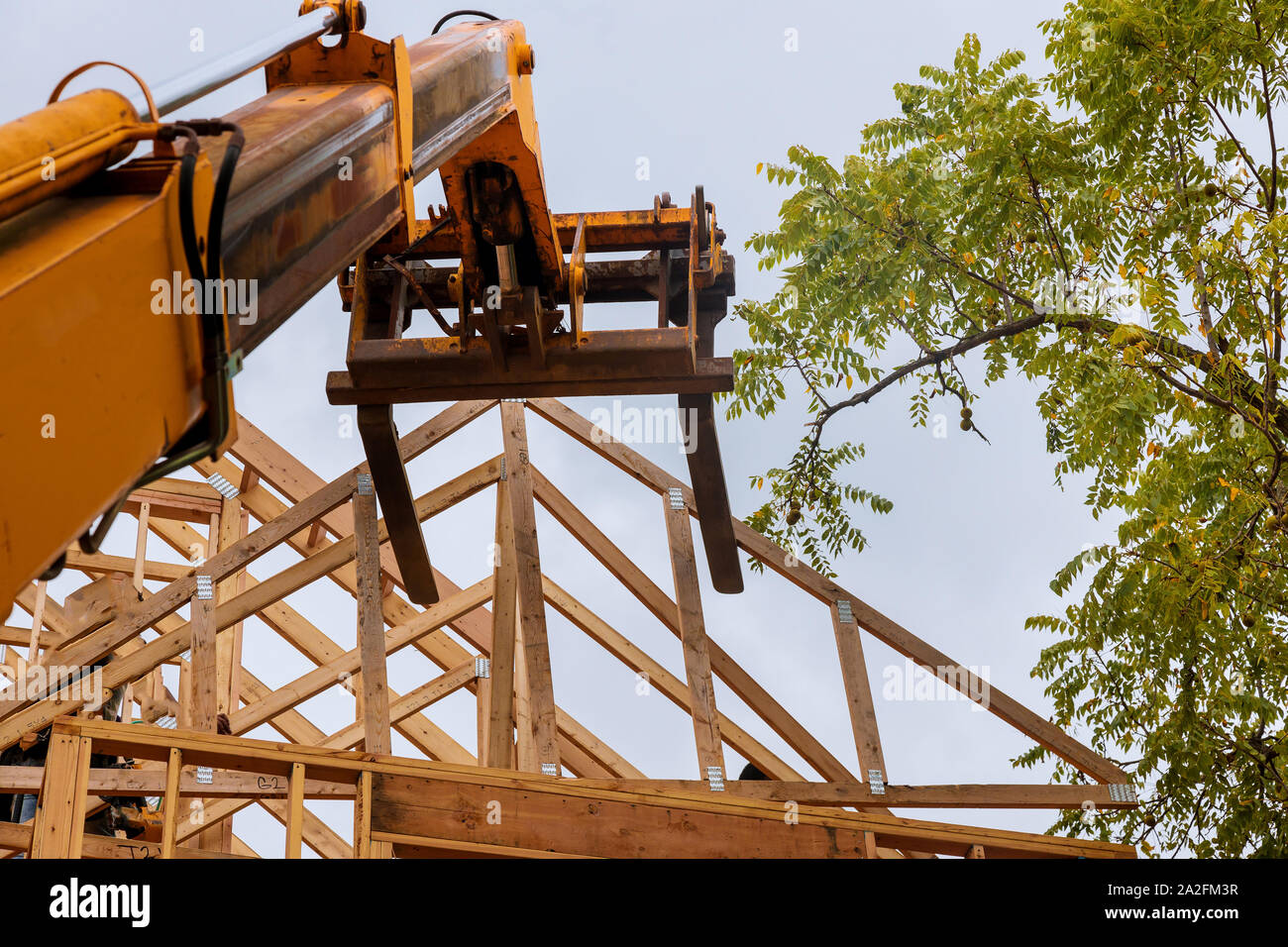 Roof truss lifting hi-res stock photography and images - Alamy