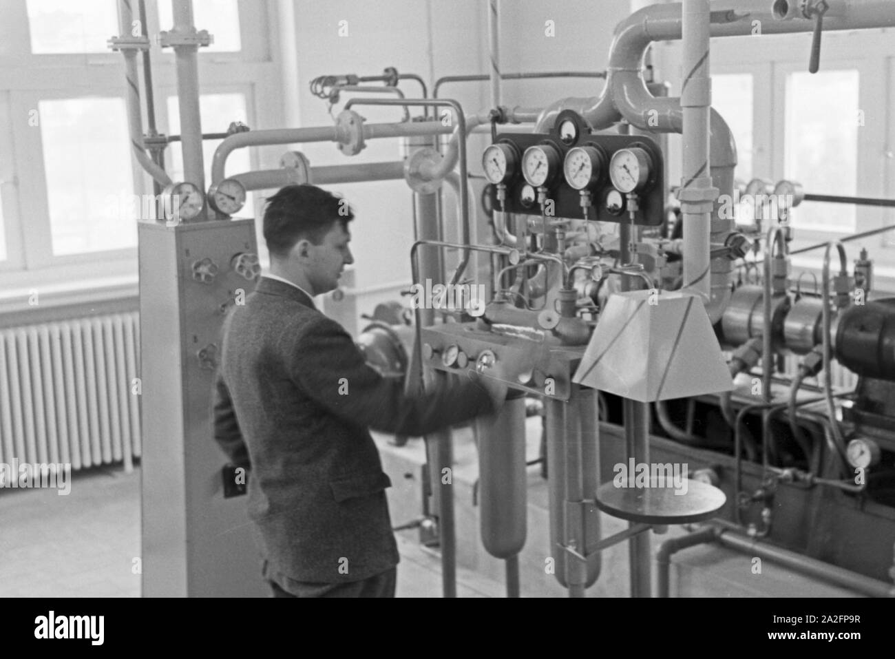 Member of the institute of physics hi-res stock photography and images ...