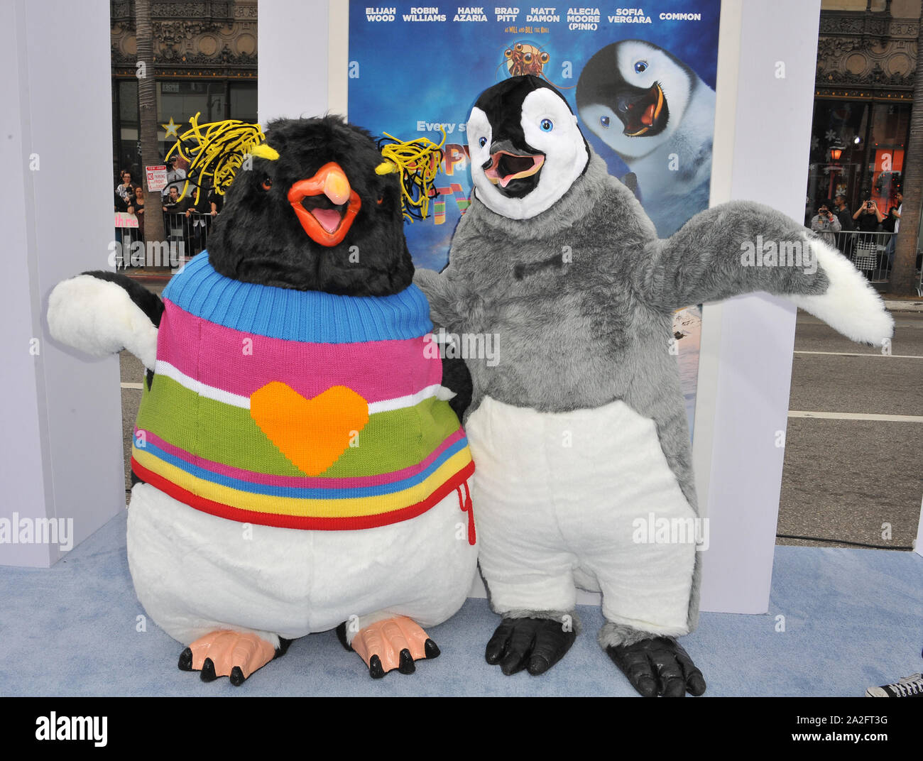 Happy feet characters hi-res stock photography and images - Alamy