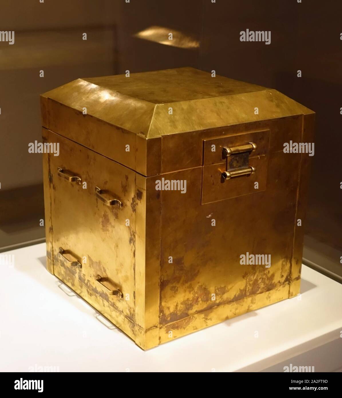 Seal box hi-res stock photography and images - Alamy