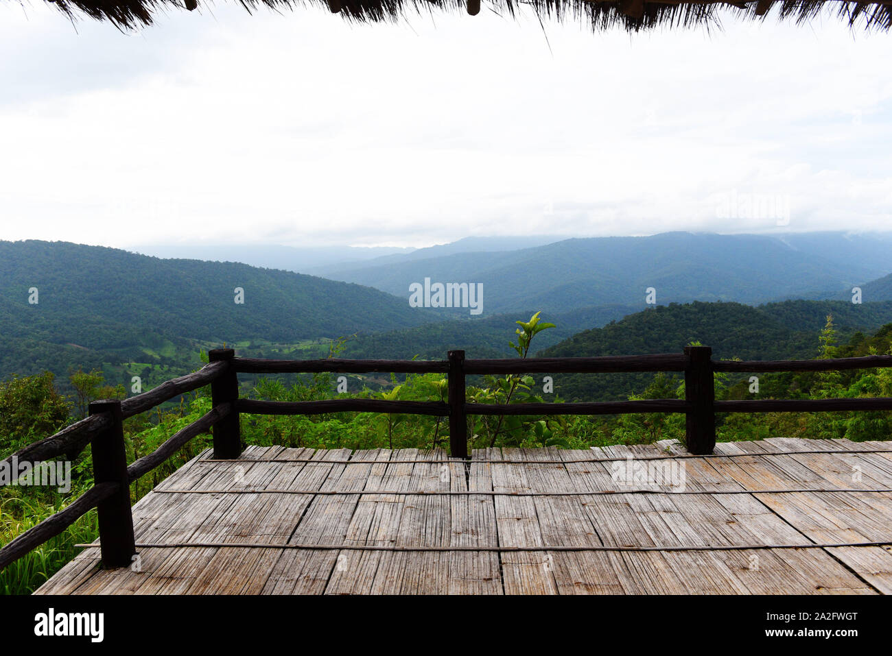 Amazing glass floor balcony hi-res stock photography and images - Alamy