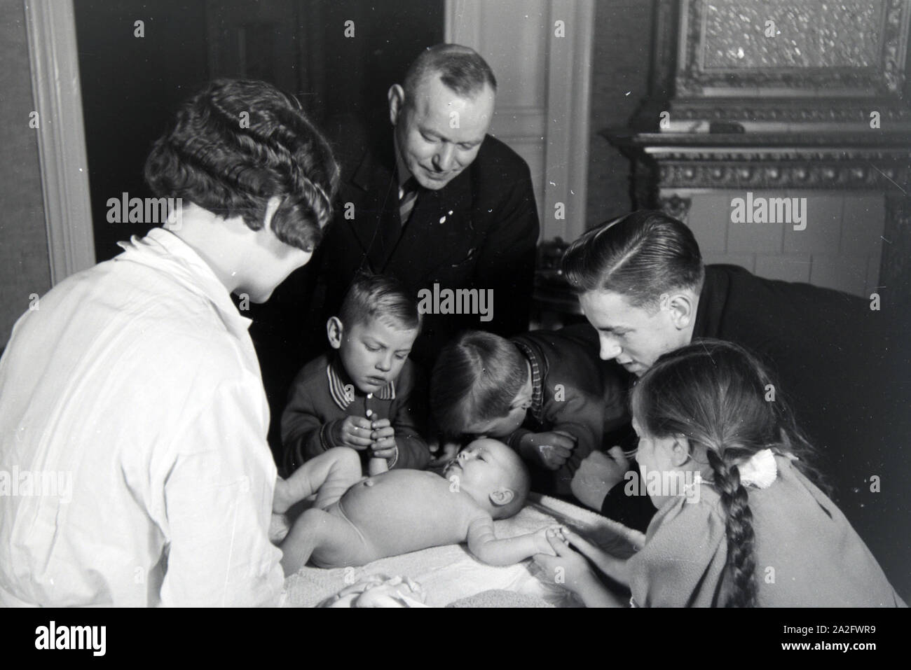 Mitglieder einer kinderreichen Familie, Deutsches Reich 1930er Jahre ...