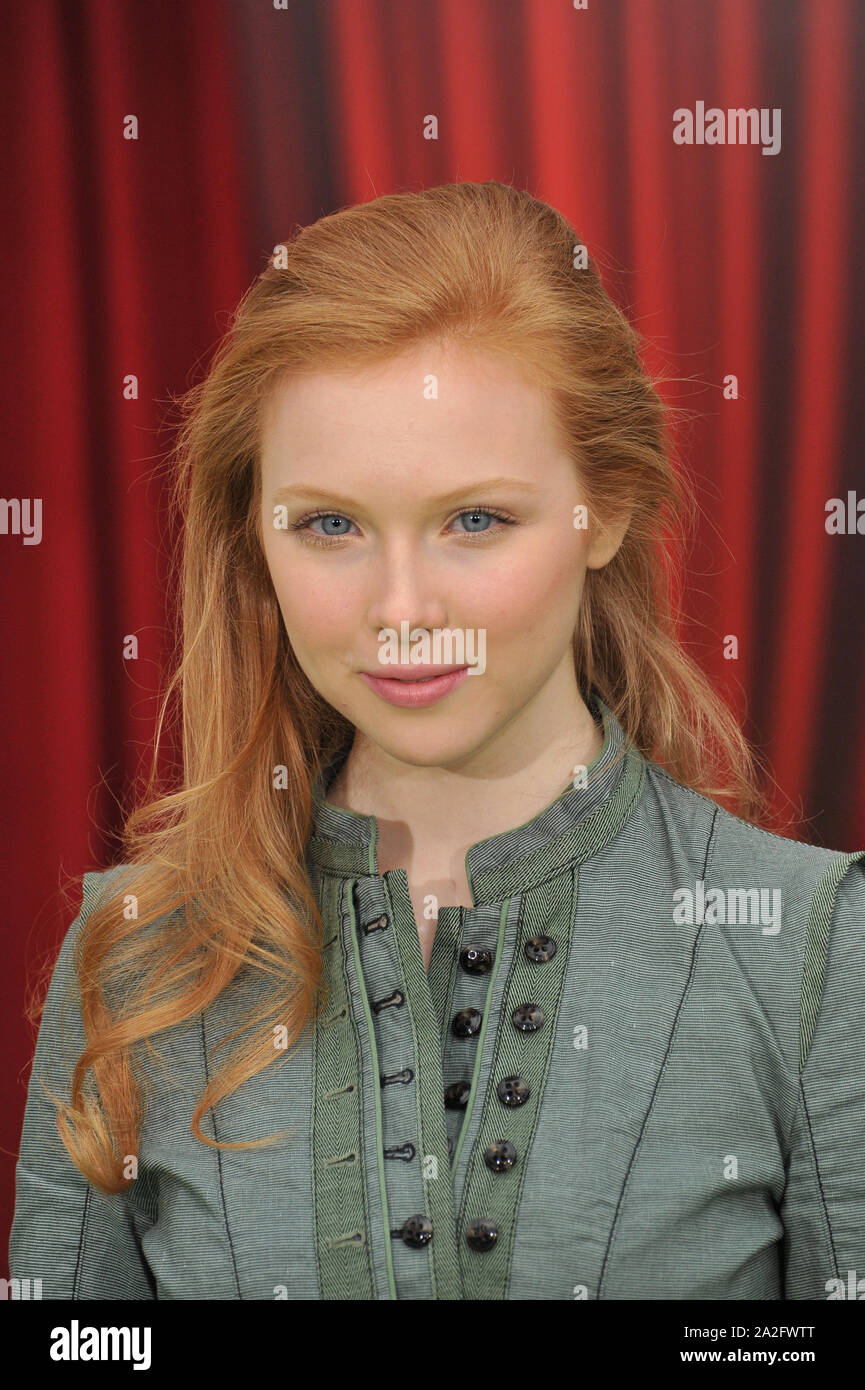 LOS ANGELES, CA. November 12, 2011: Molly Quinn at the world premiere ...