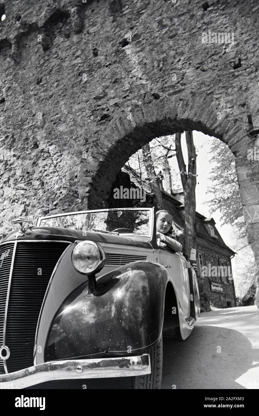 Ein Ausflug zum Auerbacher Schloss, Deutsches Reich 1930er Jahre. An ...