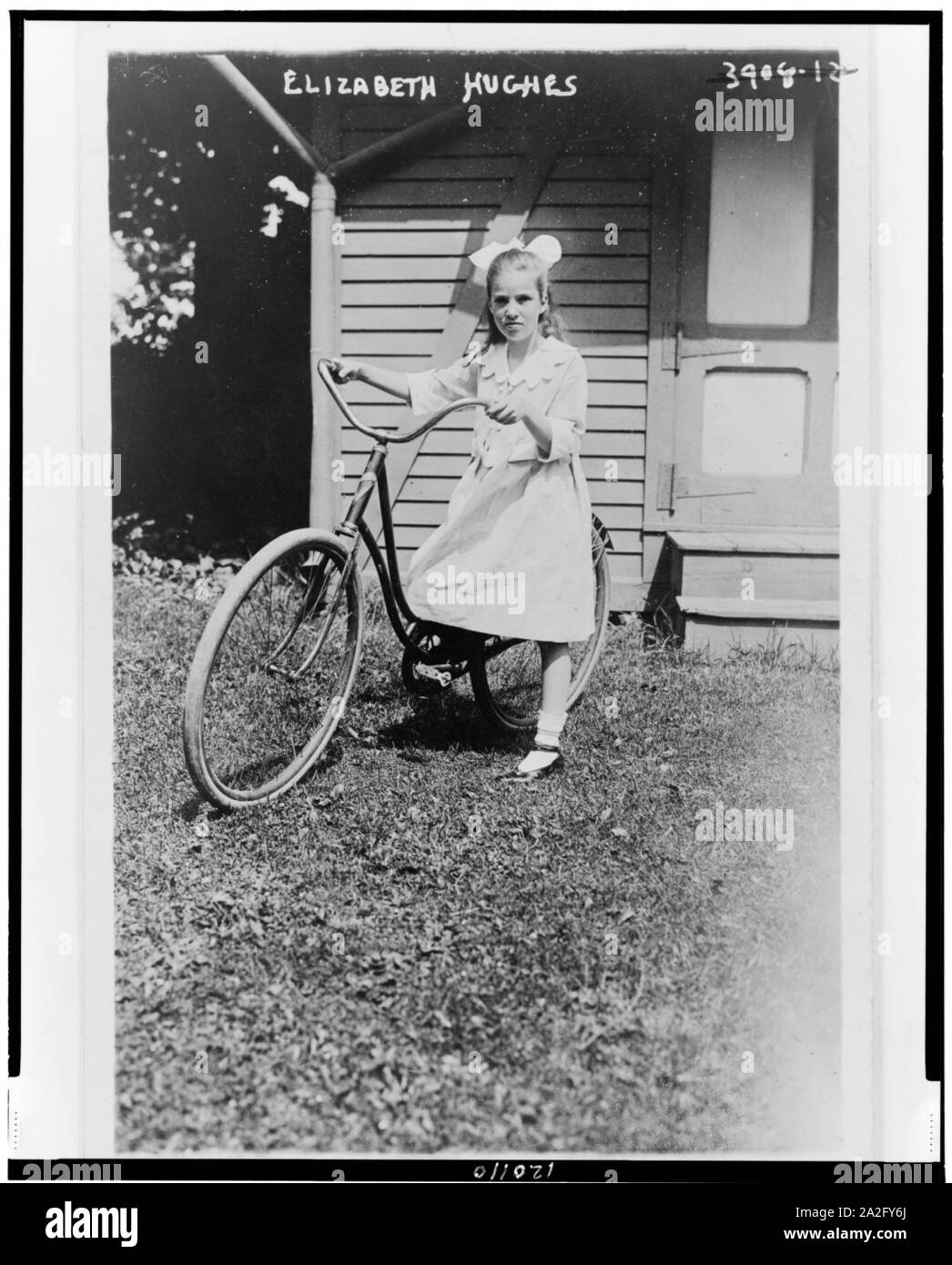 Elizabeth Hughes, full-length portrait, standing, facing front, holding ...