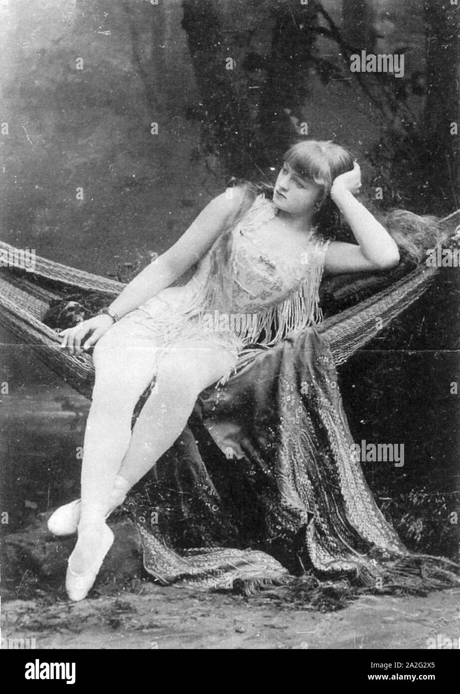 Elvira vintage Black and White Stock Photos & Images - Alamy