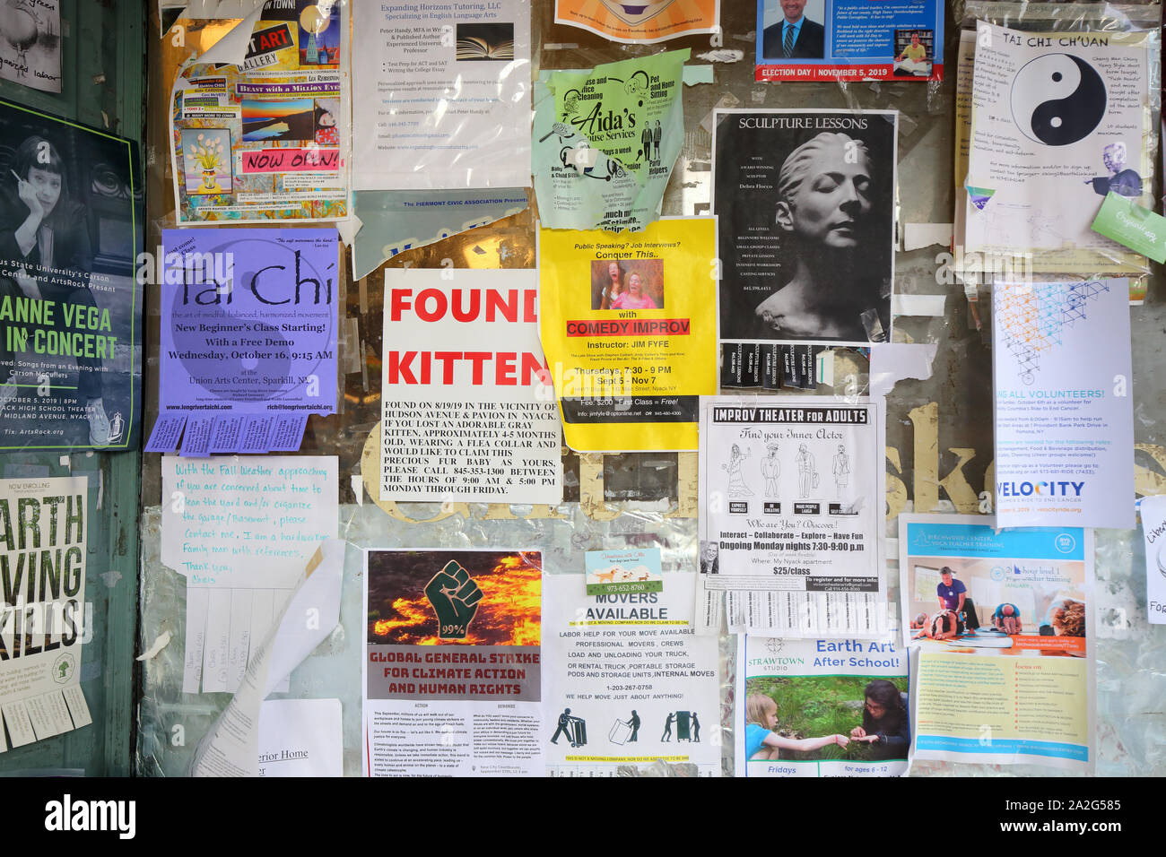 Community bulletin board hi-res stock photography and images - Alamy