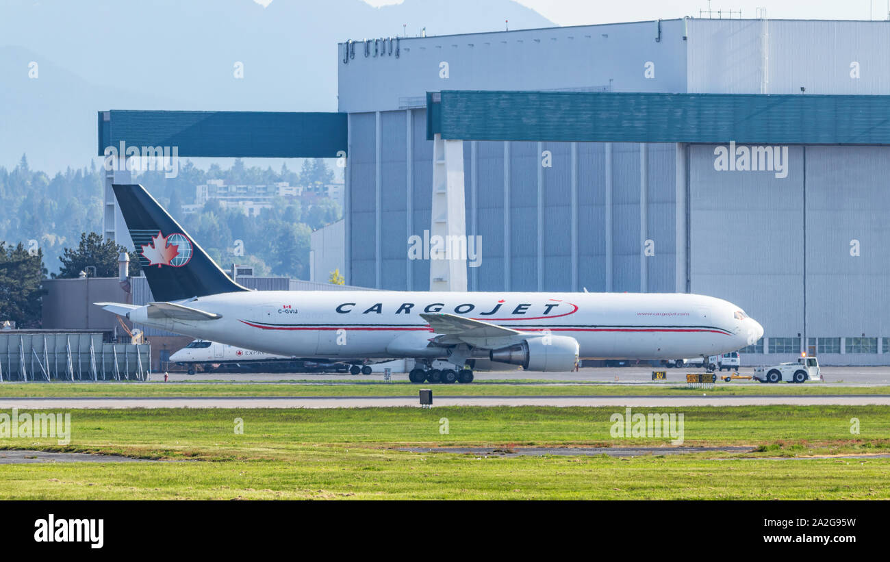 Cargojet boeing hi-res stock photography and images - Alamy