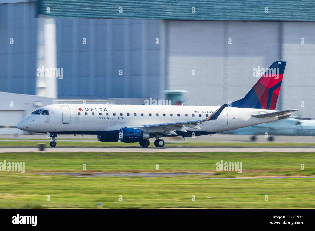 Delta Connection Embraer 175 (N240SW) accelerating down the runway for ...