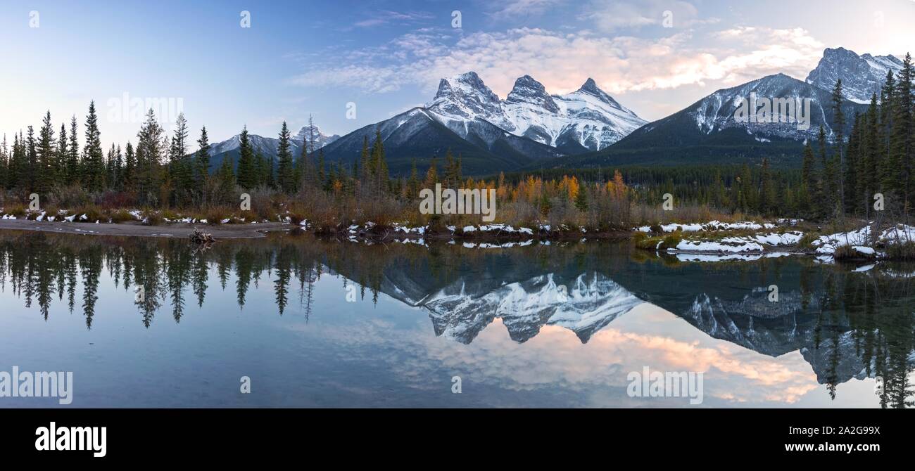 Three sisters mountains canmore hi-res stock photography and images - Alamy