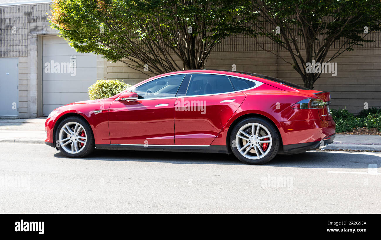 Tesla side view hi-res stock photography and images - Alamy