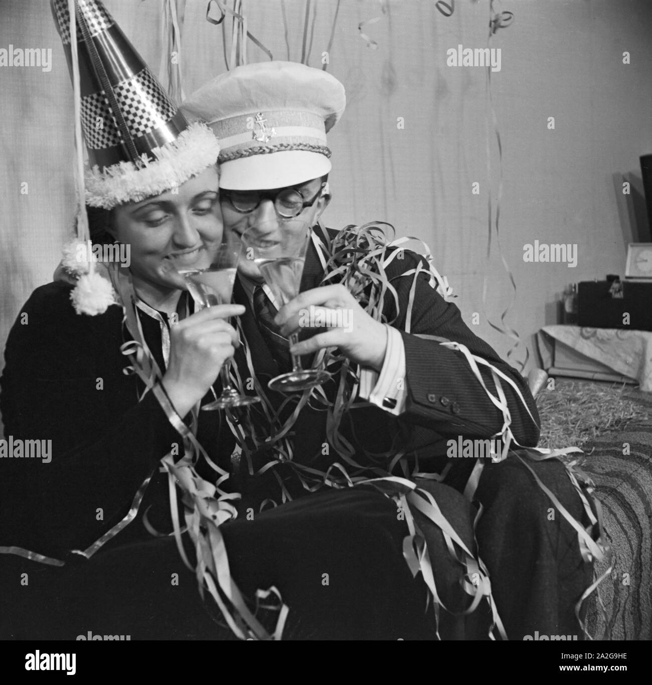 Gäste einer Silvesterparty, Deutsches Reich 1930er Jahre. Guests of a ...