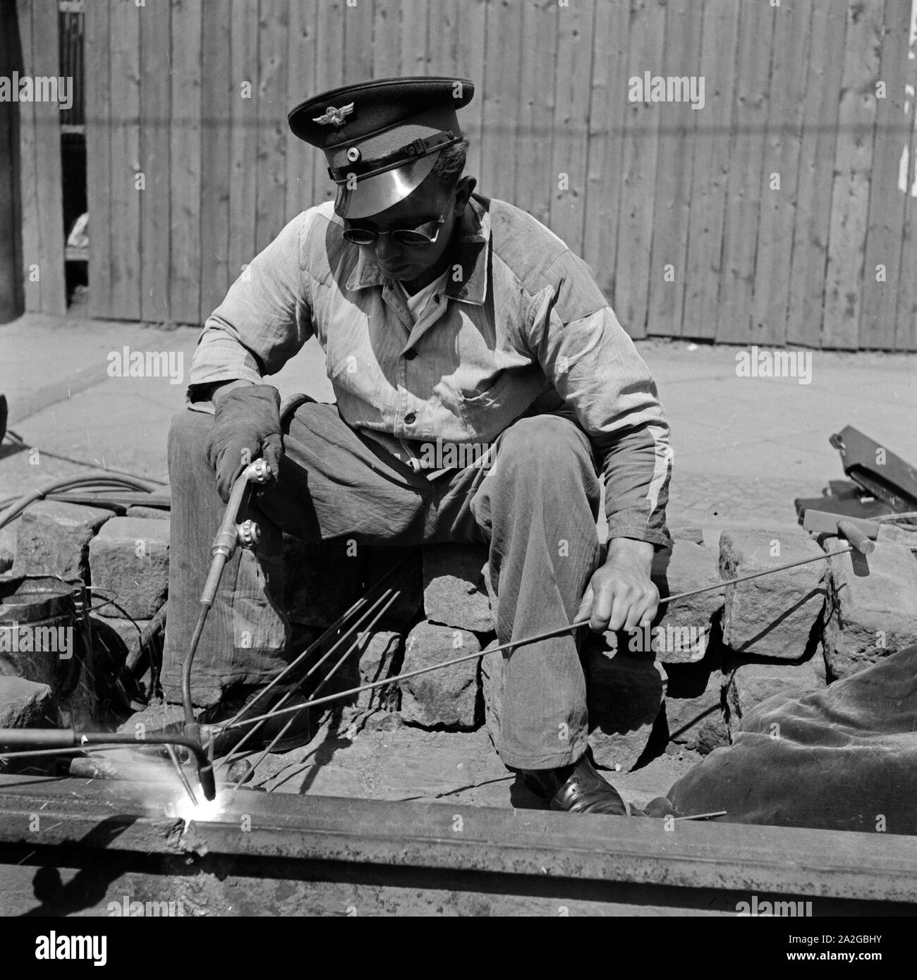 Worker welds Black and White Stock Photos & Images - Alamy