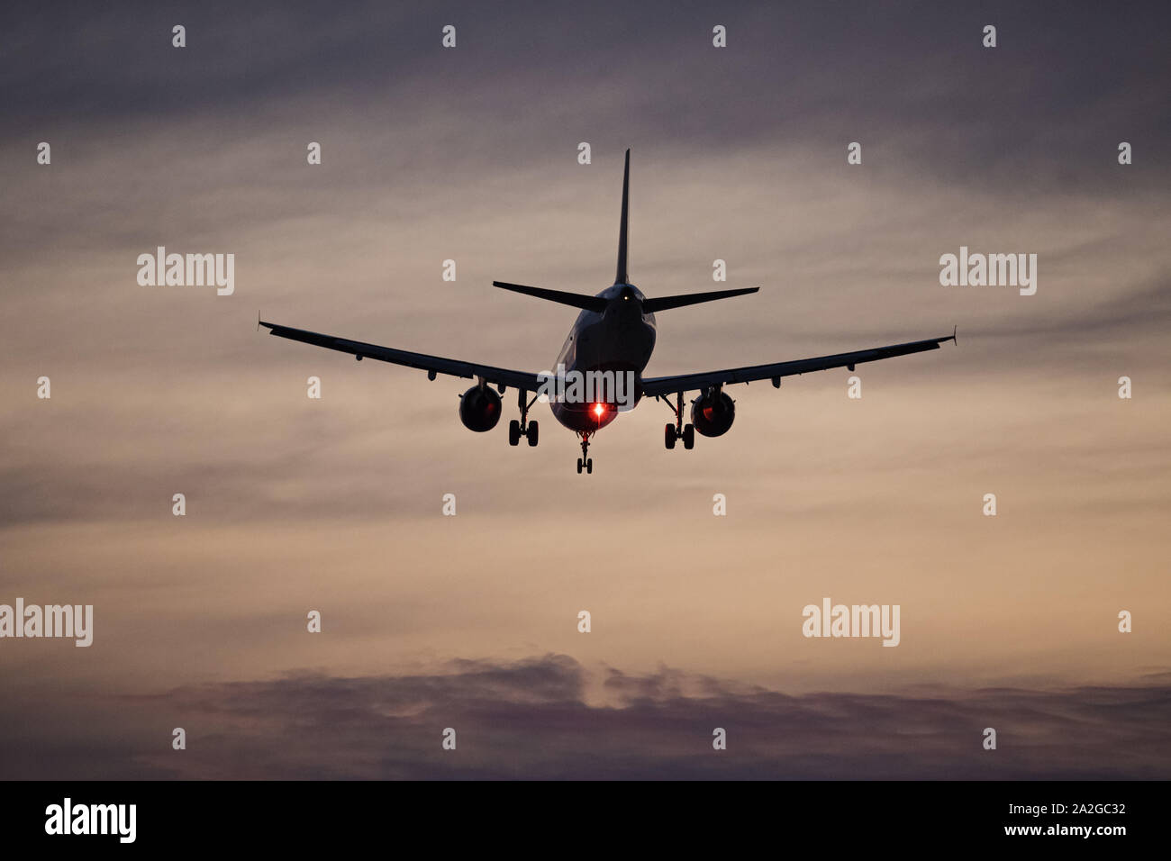 Short distance aircraft hi-res stock photography and images - Alamy