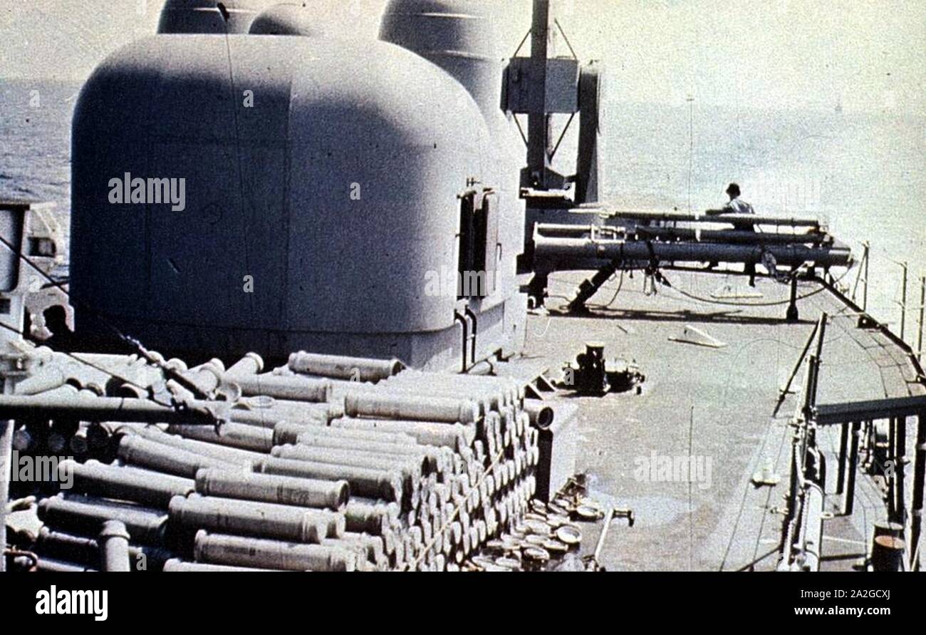 Uss waddell ddg 24 hi-res stock photography and images - Alamy