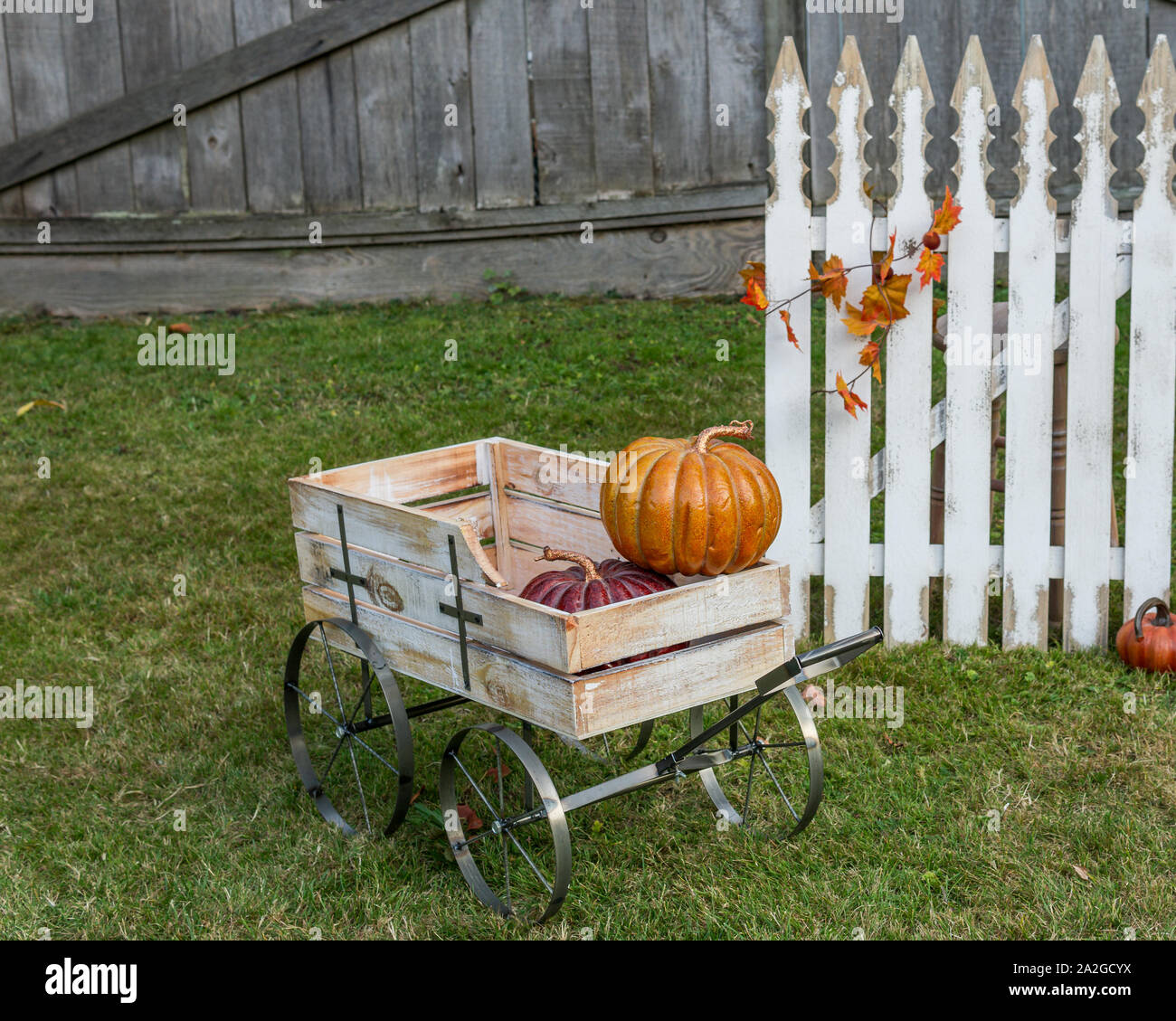 autumn background with pumpkins wood wagon and fence Stock Photo - Alamy