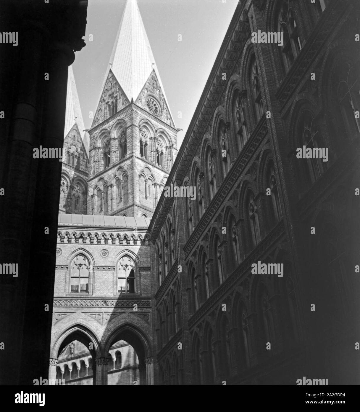 St peters cathedral from Black and White Stock Photos & Images - Alamy