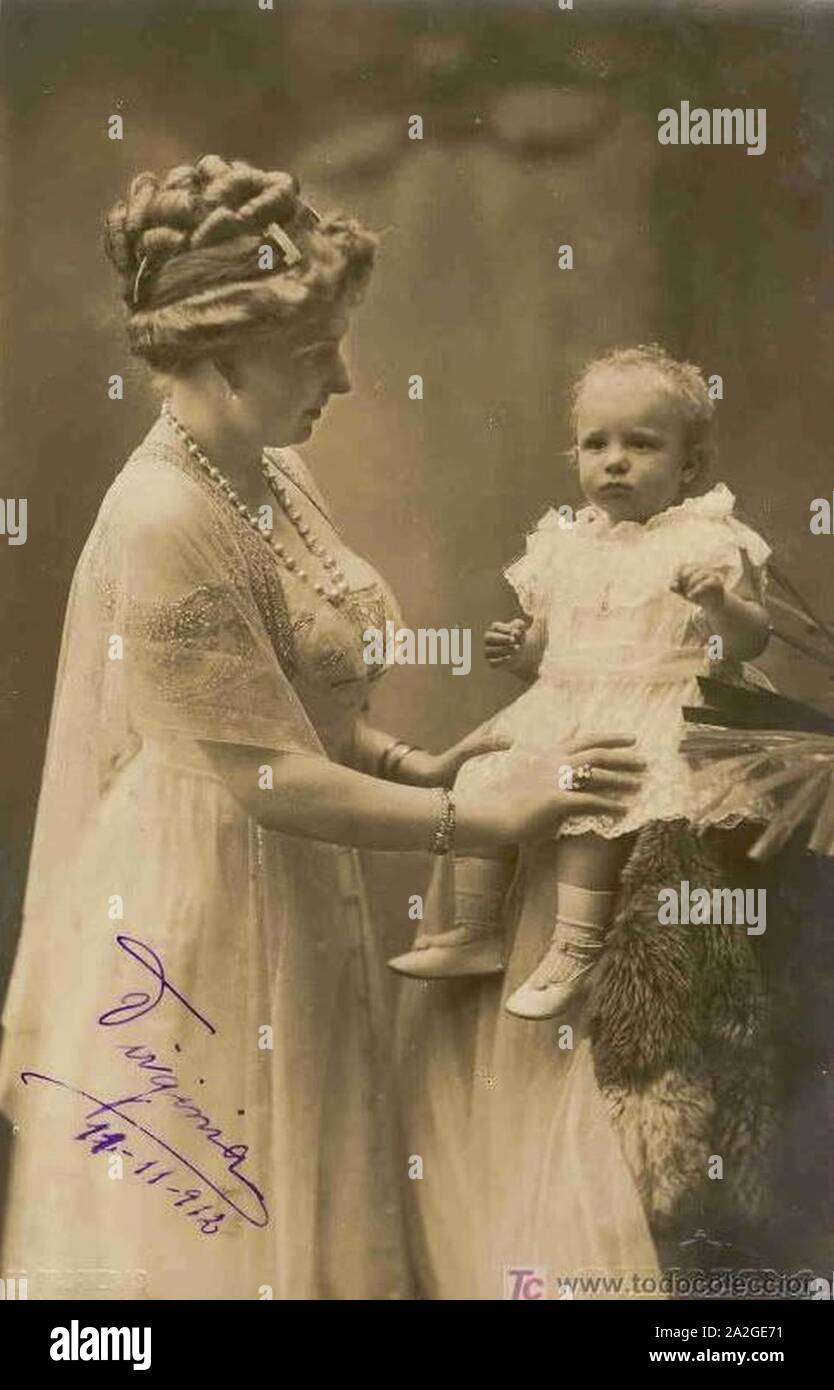 Ena with her daughter Beatriz Stock Photo - Alamy