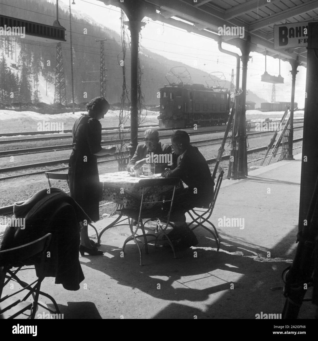 Peoples restaurant Black and White Stock Photos & Images - Alamy