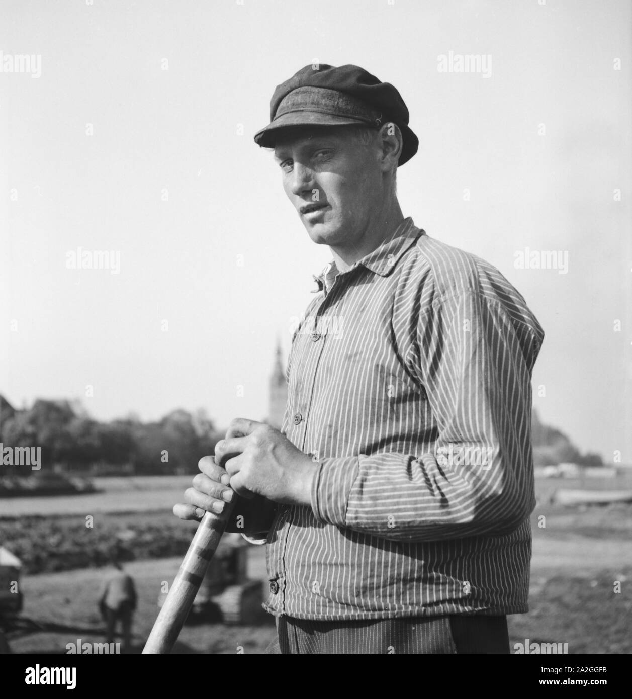 Working in the 1930s hi-res stock photography and images - Alamy