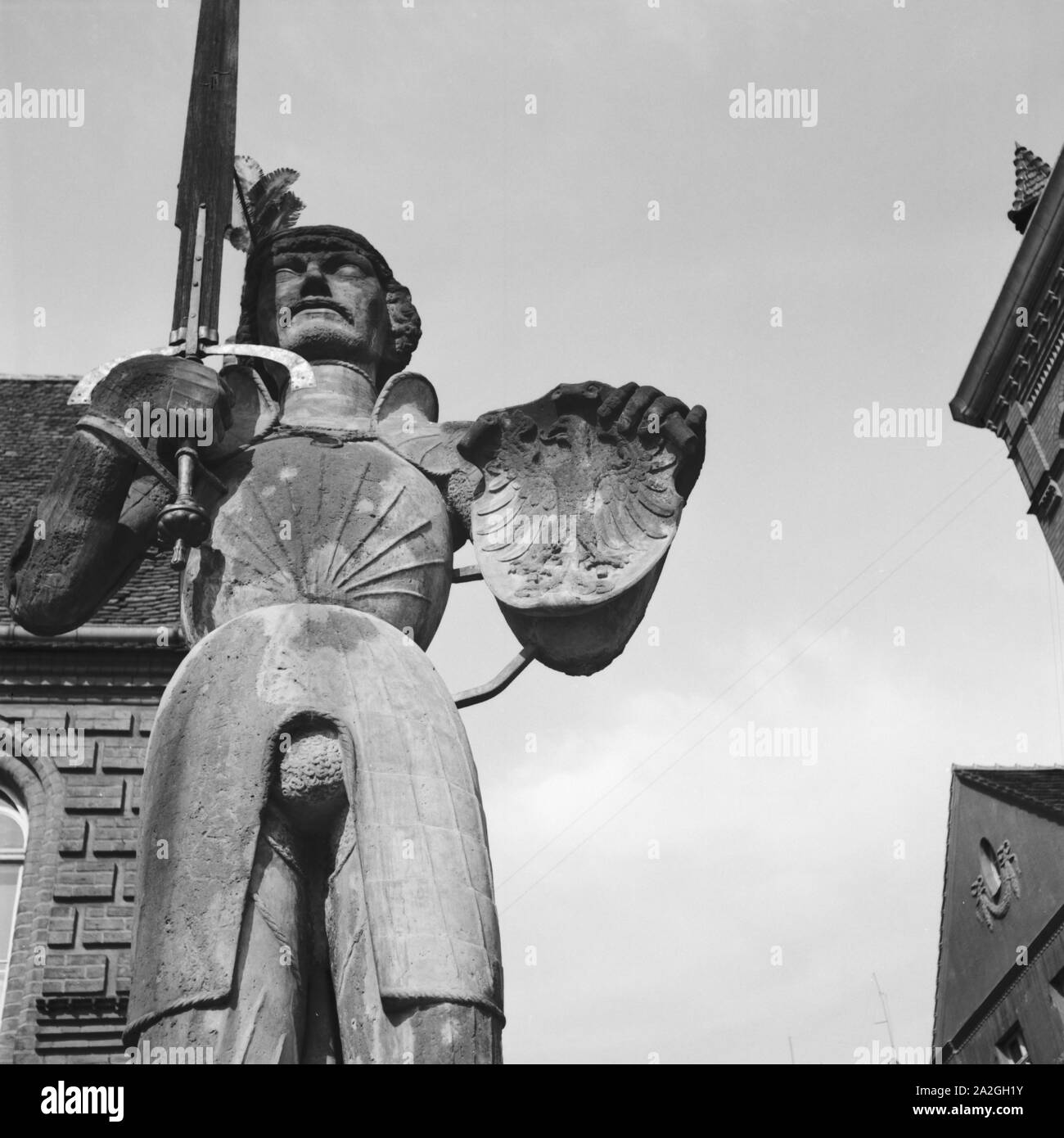 1930s statue hi-res stock photography and images - Alamy