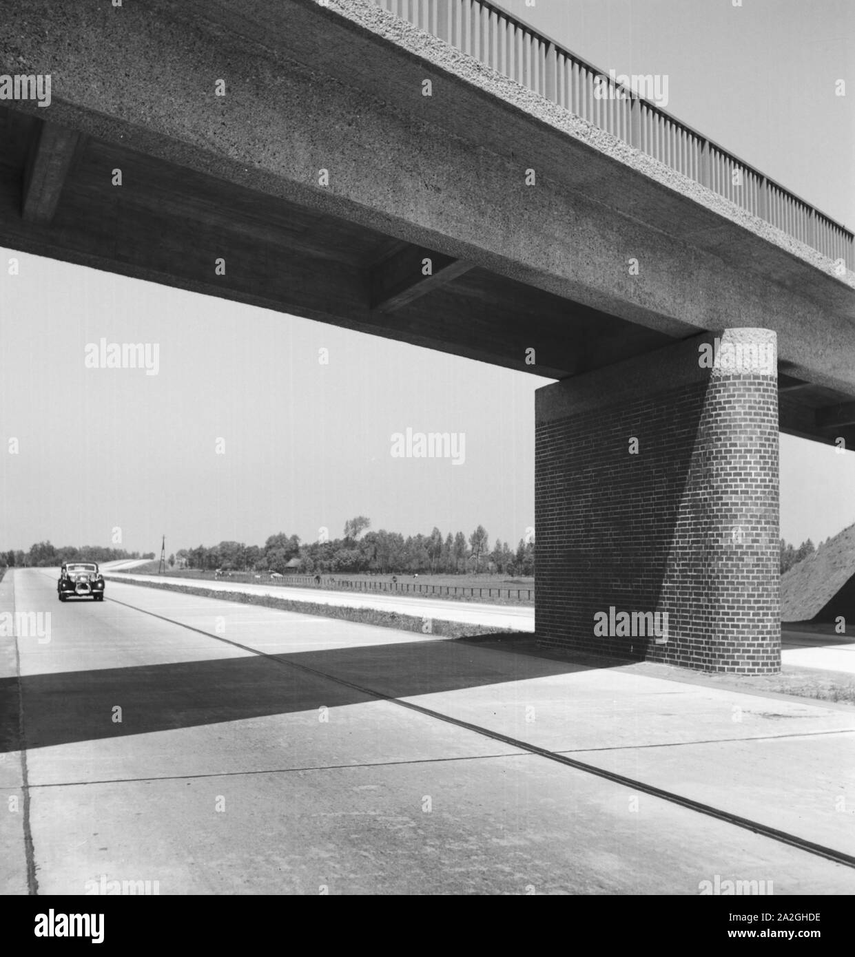 Auf der Reichsautobahn zwischen Bremen und Hamburg, Deutschland 1930er ...