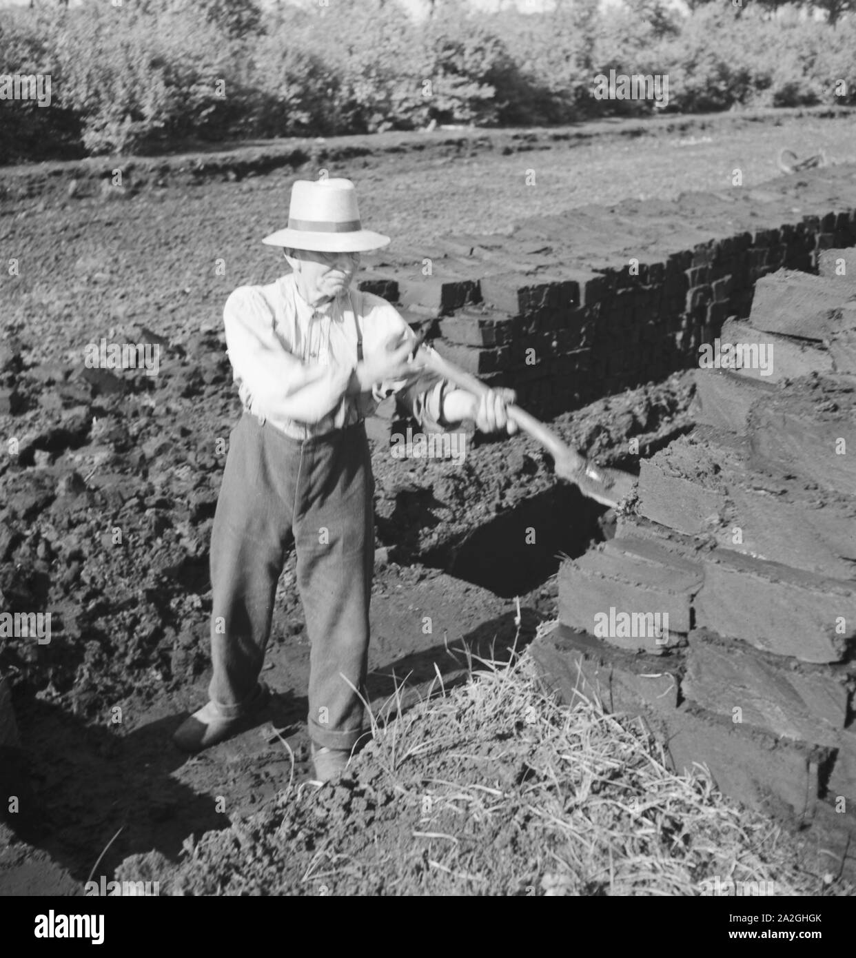 Beim Torfstich im Teufelsmoor nördlich von Bremen, Deutschland 1930er ...