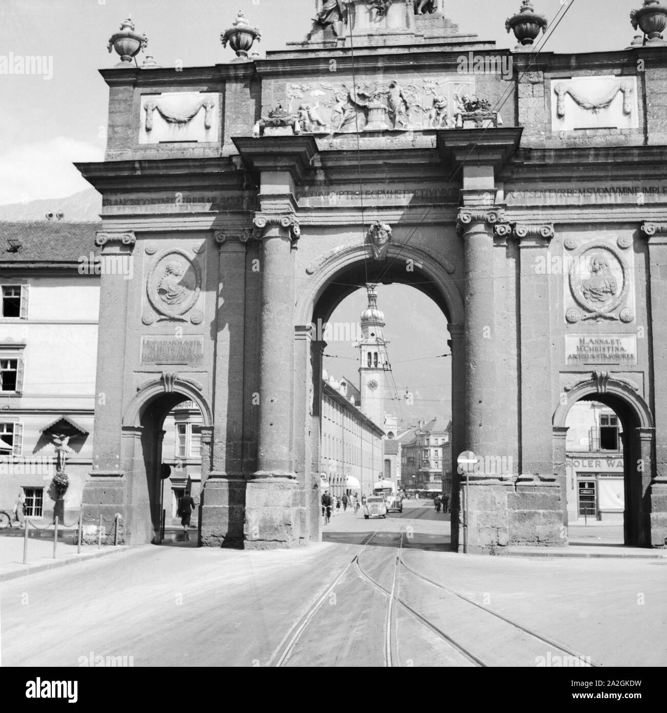Triumph gate innsbruck Black and White Stock Photos & Images - Alamy