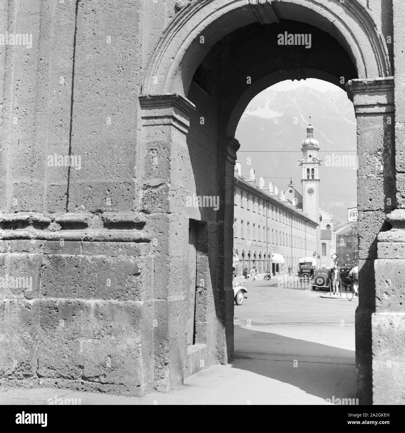 Triumph gate hi-res stock photography and images - Alamy