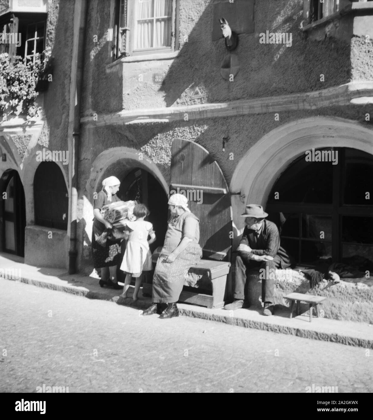 Ein Ausflug nach Rattenberg in Tirol, Deutsches Reich 1930er Jahre. A ...