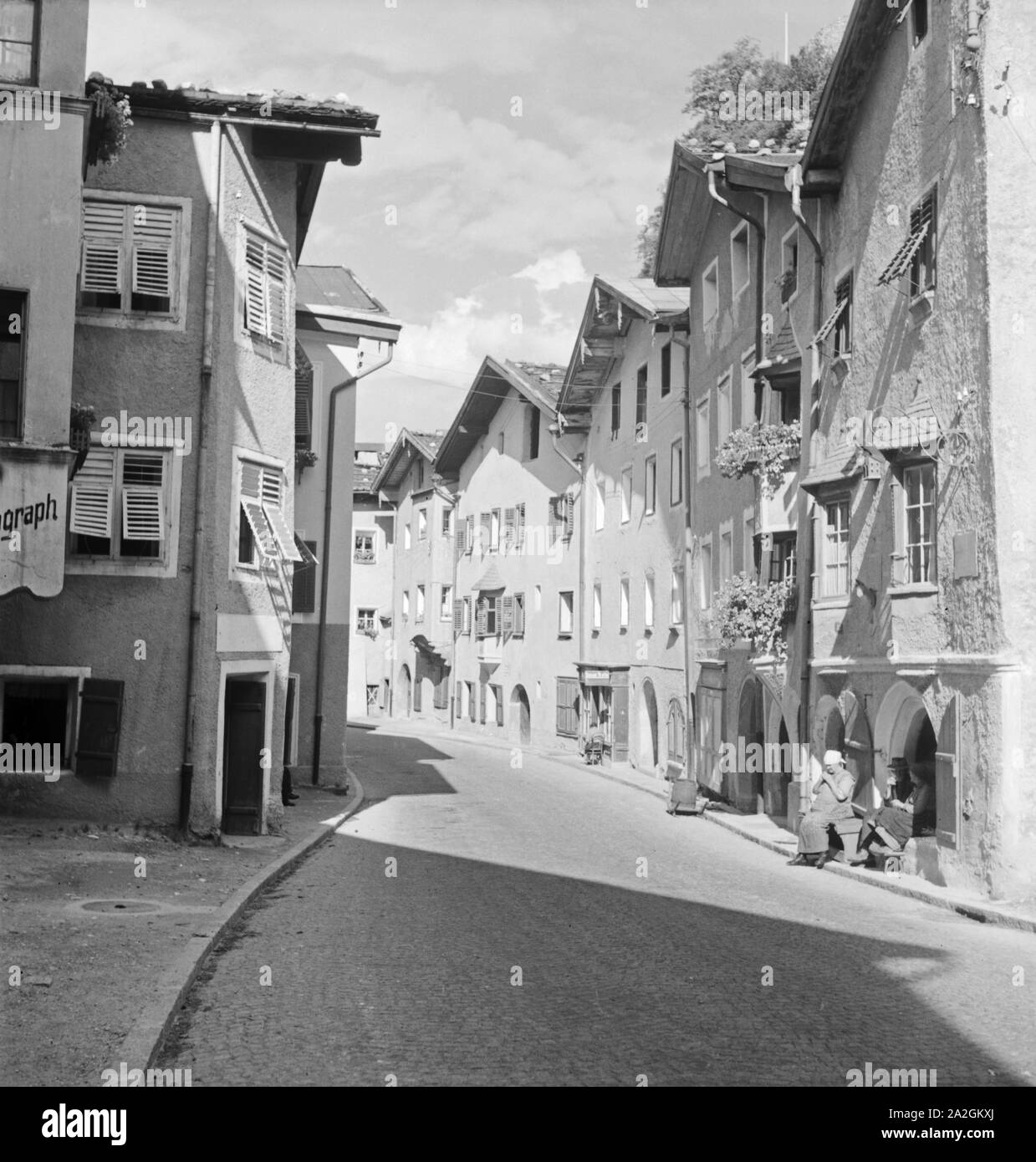 Ein Ausflug nach Rattenberg in Tirol, Deutsches Reich 1930er Jahre. A ...