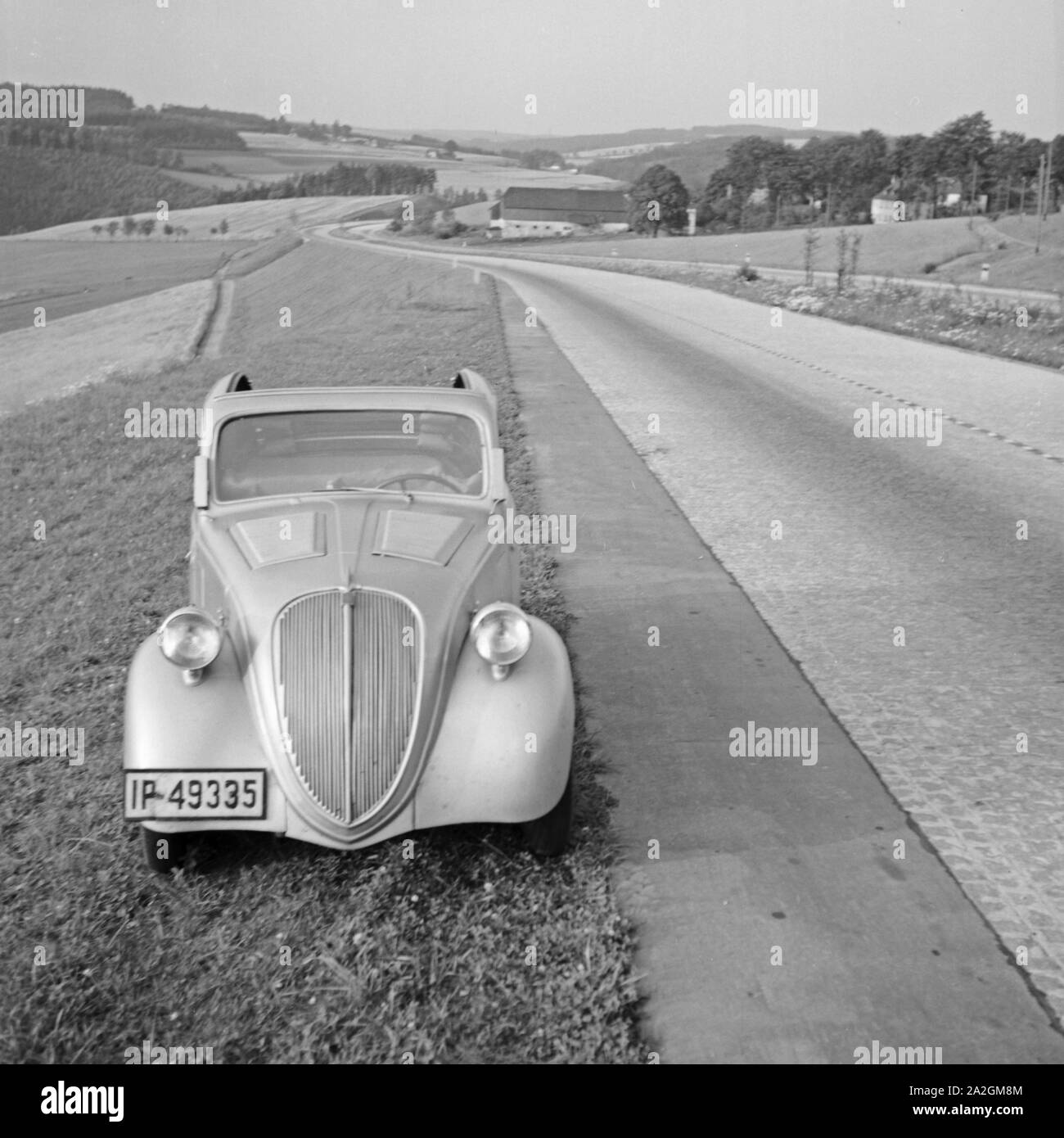 Off road car in Black and White Stock Photos & Images - Alamy