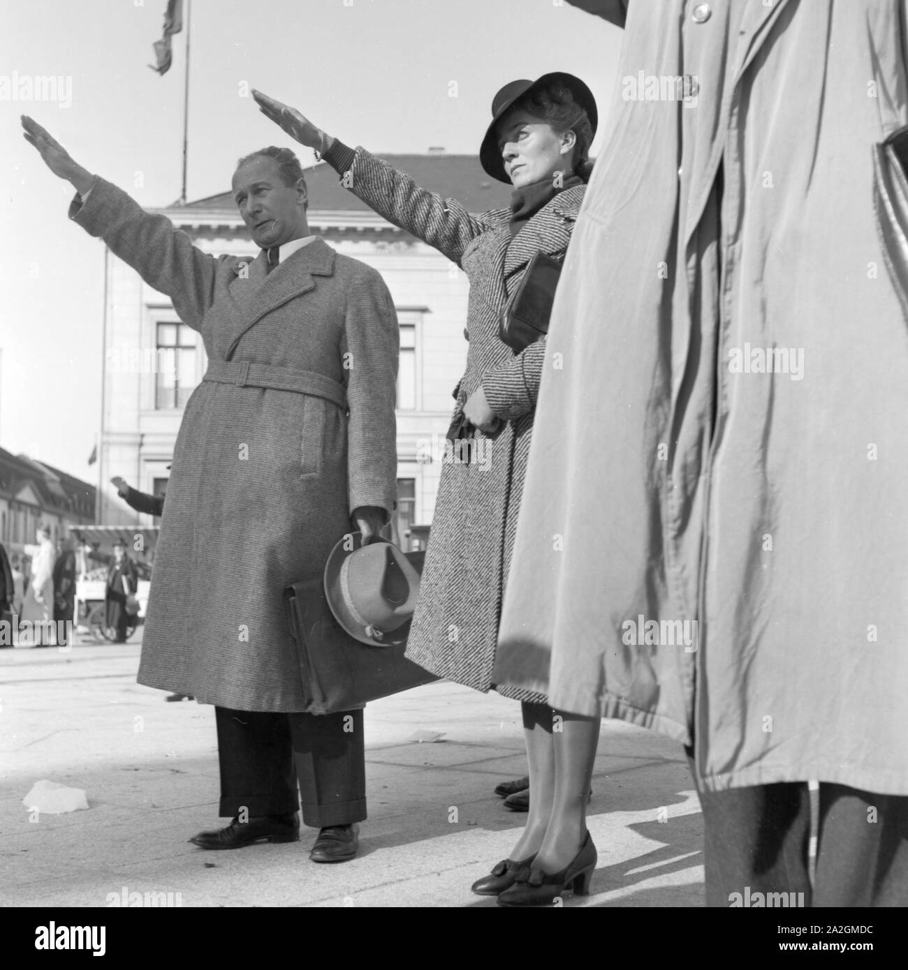 Hitler salute hi-res stock photography and images - Alamy