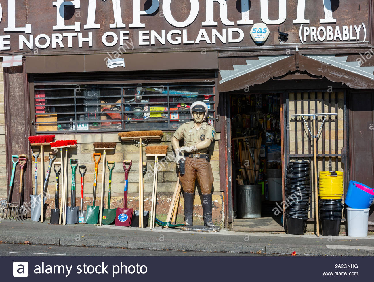 Hardware Store Window Display High Resolution Stock Photography and Images - Alamy