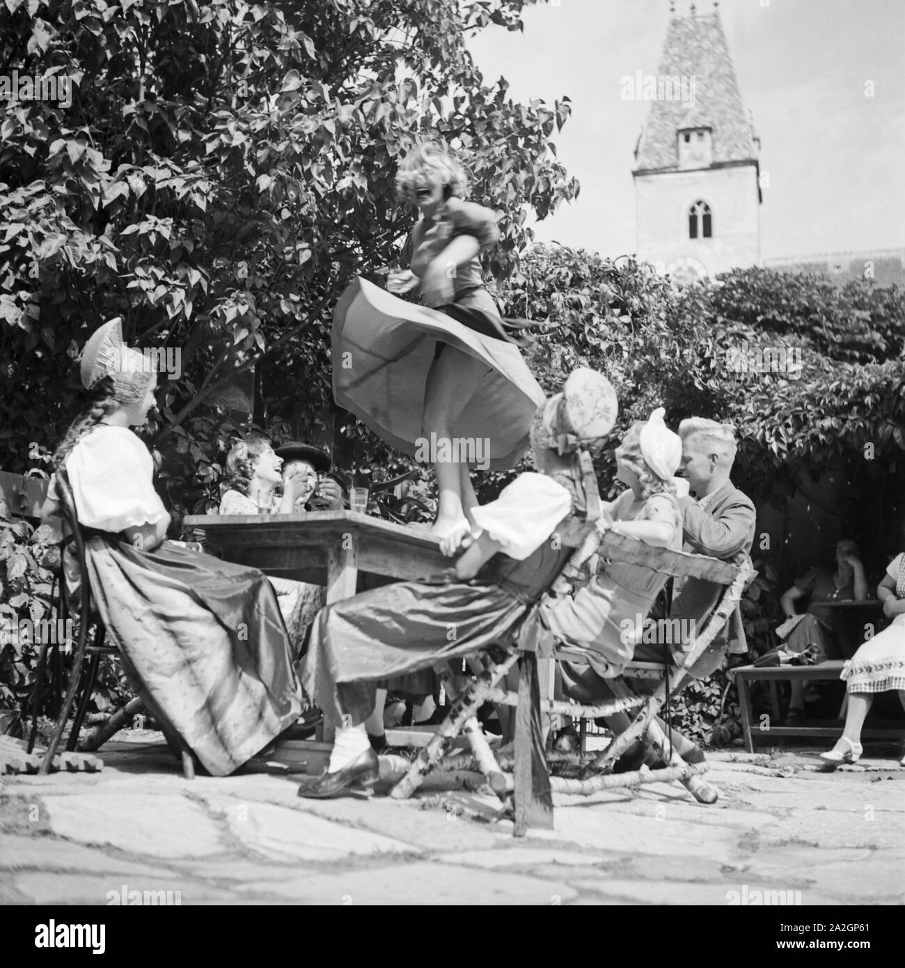 Table dancer hi-res stock photography and images - Alamy