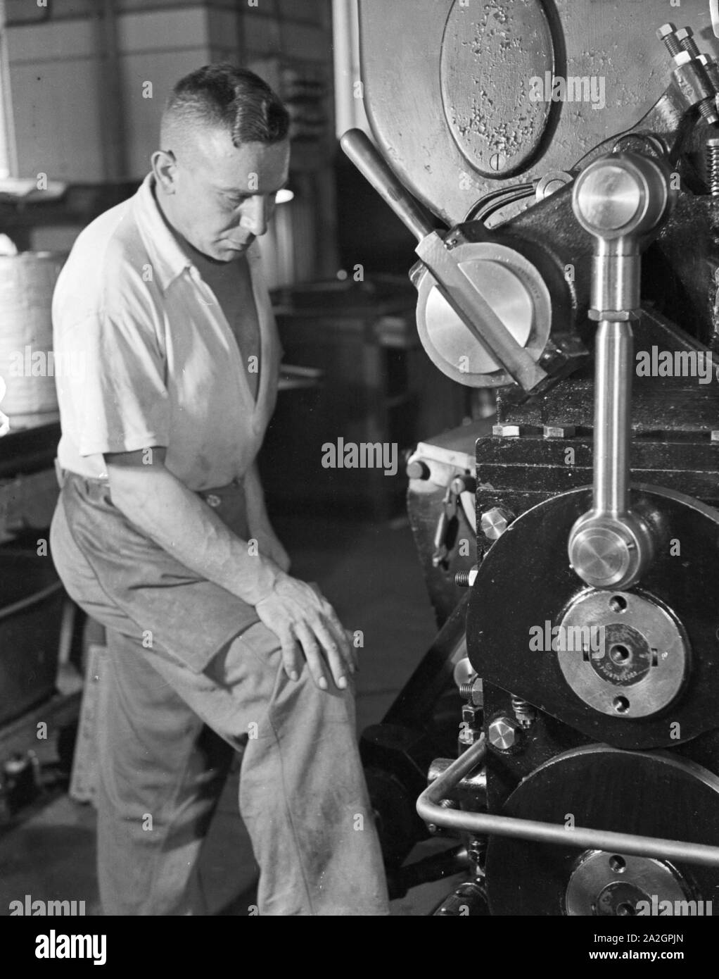 Ein mann an seinem arbeitsplatz hi-res stock photography and images - Alamy