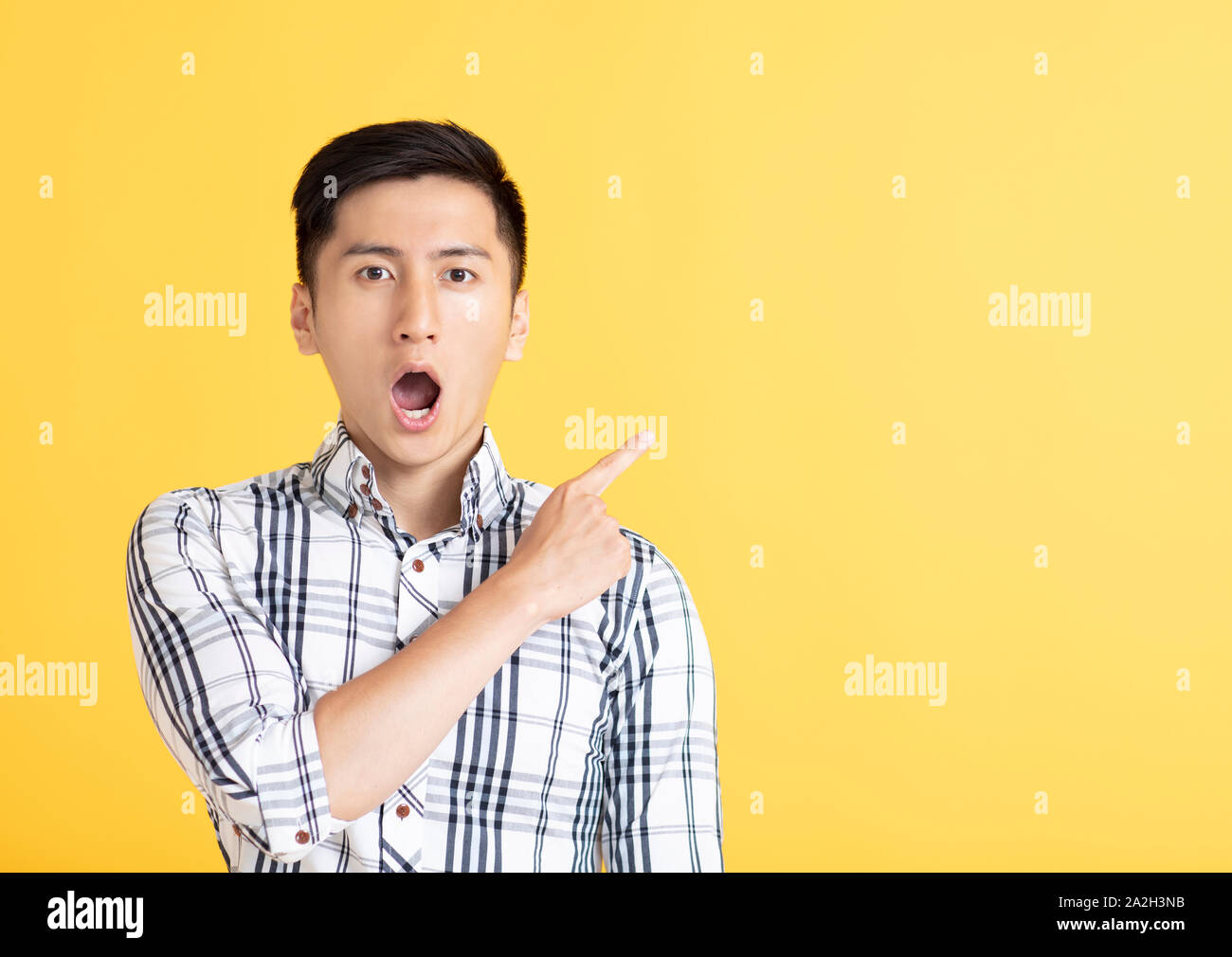 surprised handsome young man pointing Stock Photo - Alamy