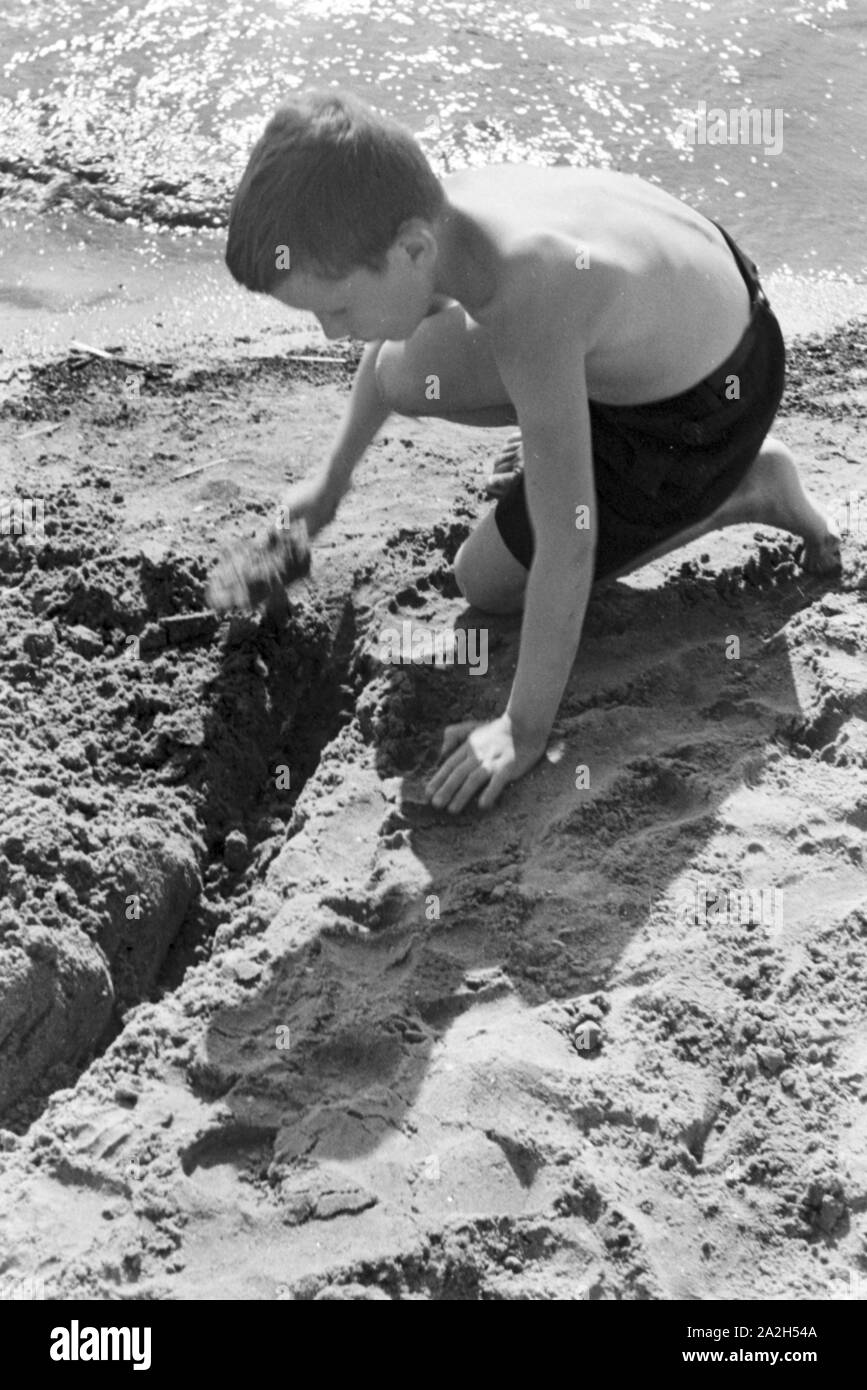 Kleiner junge hi-res stock photography and images - Alamy