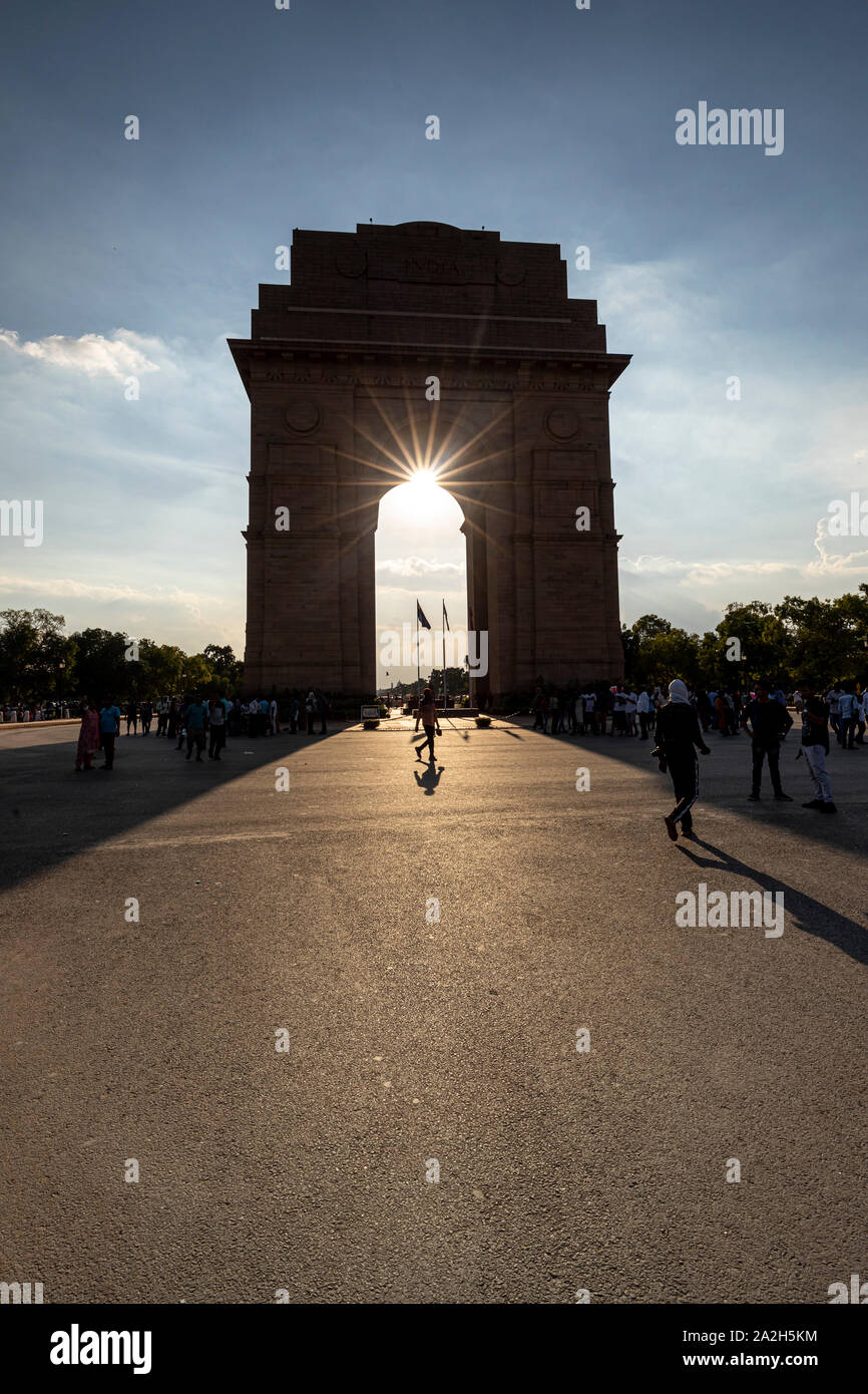 Sunrays through the arch of India Gate, New Delhi's most famous ...
