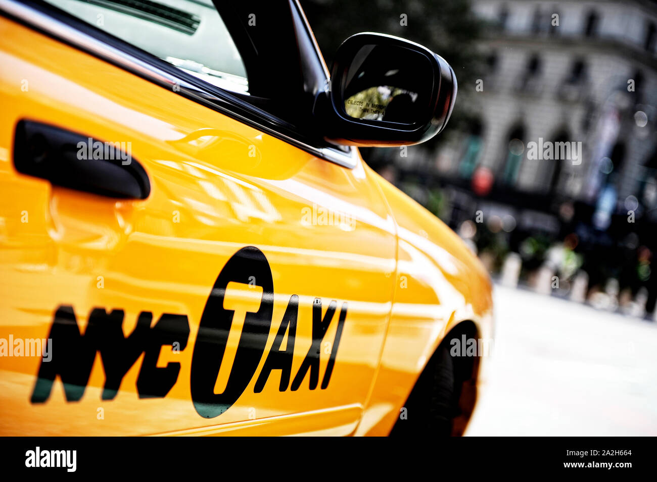 Yellow taxi rear view hi-res stock photography and images - Alamy
