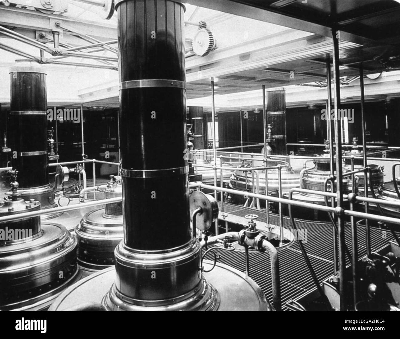 Yacht engine room hi-res stock photography and images - Alamy