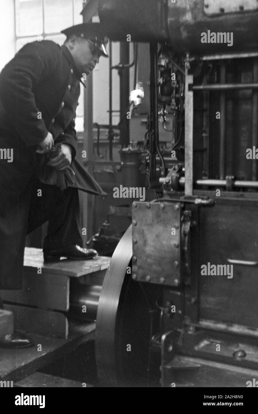1930s Workers High Resolution Stock Photography and Images - Alamy